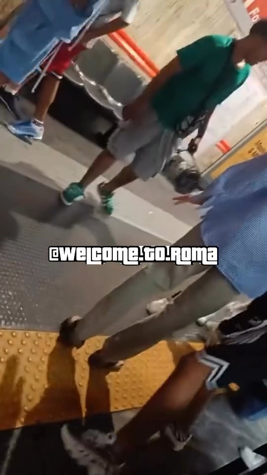 U-Bahn-Reisende rebellieren gegen Straßenräuber: zu Tode geprügelt